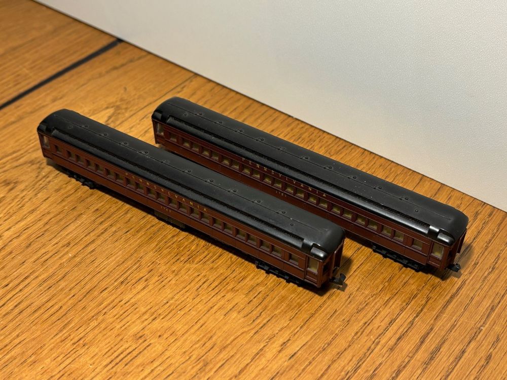 *e866: 2 US-Personenwagen (Spur N) (Gebraucht) in Birsfelden für CHF 18 ...