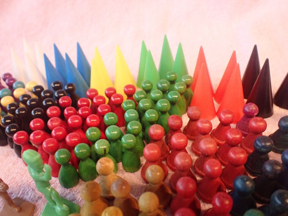 sehr viele schöne alte Spiel-Figuren für antike Brettspiele (Gebraucht ...