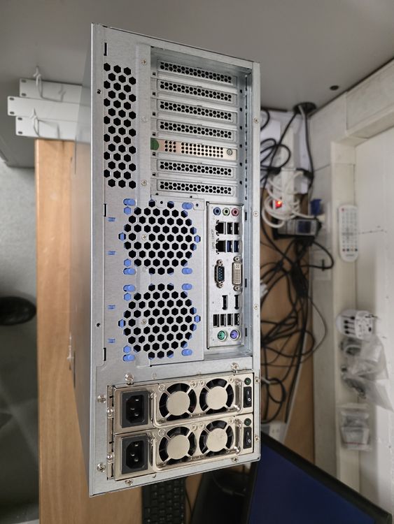Chenbro rm42200 usb 3.0. rack enclosure (Gebraucht) in Zweisimmen für ...