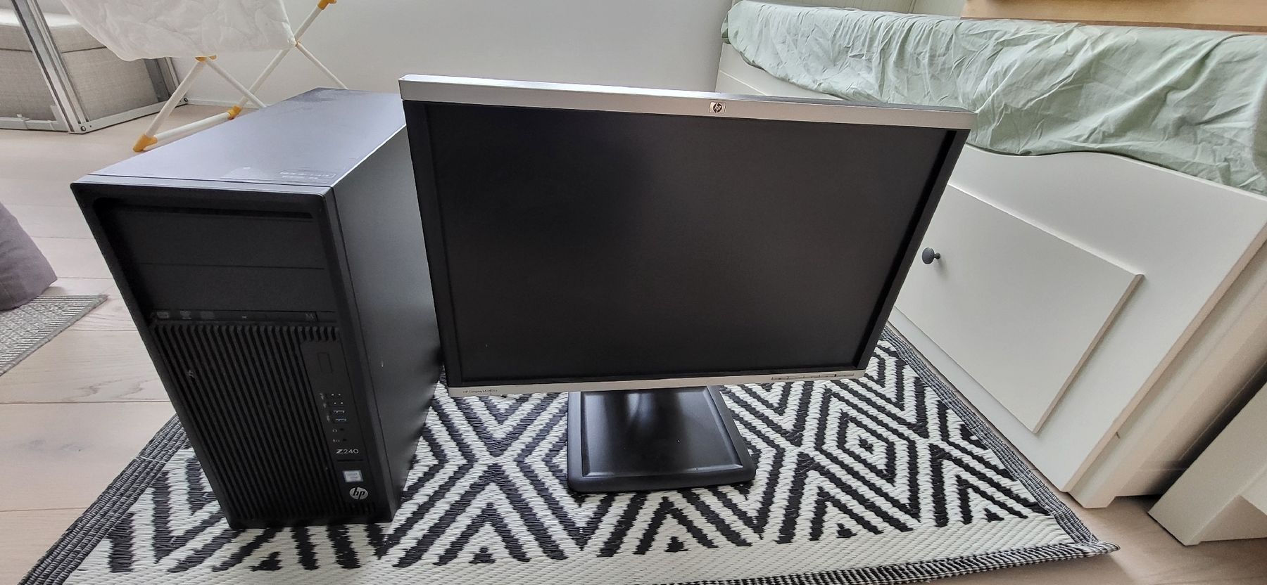 HP Z240 Workstation & Monitor - guter Zustand, Schnell! (Gebraucht) in ...