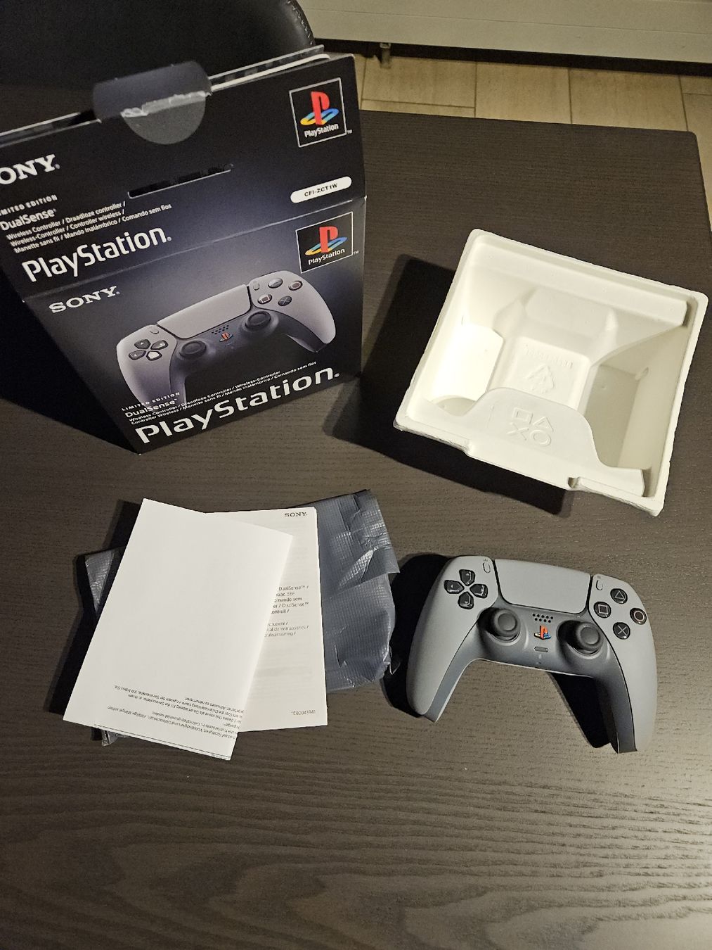 Sony DualSense Controller - 30th Anniversary Limited Edition (Neu (gemäss Beschreibung)) in ...