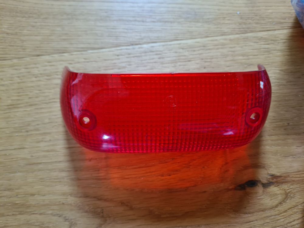 NOS PIAGGIO ORIGINAL Rücklichtabdeckung FREE Post CEV 415 (Neu (gemäss ...