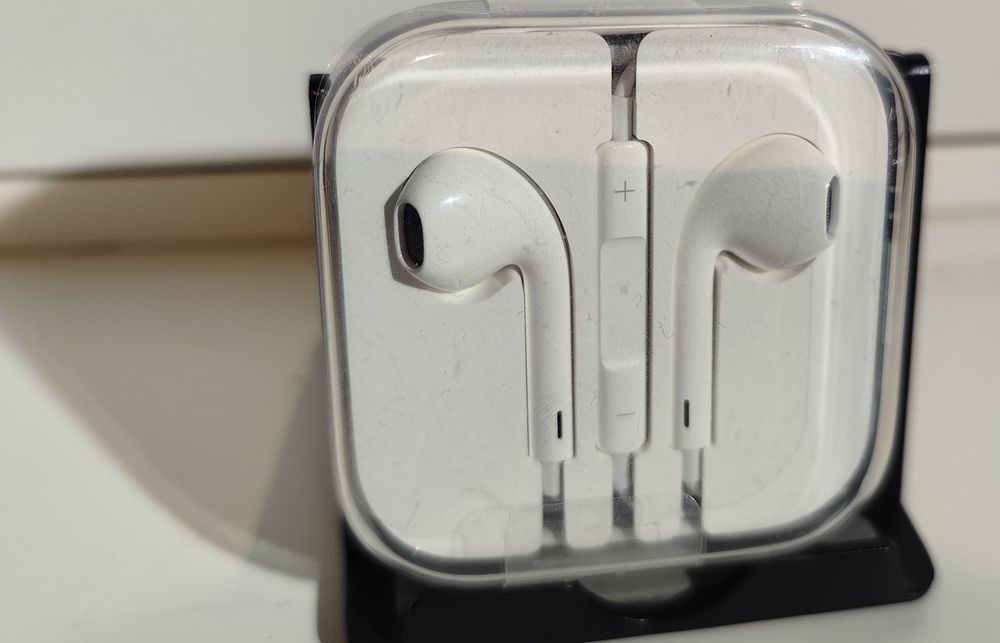 Apple EarPods Kopfhörer mit Fernbedienung (Neu und originalverpackt) in ...