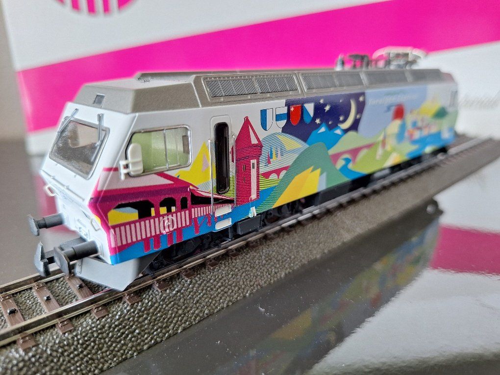 HAG HO. Locomotive Re 4/4 BT, 50 ans de HAG, selon photos (Neu und ...