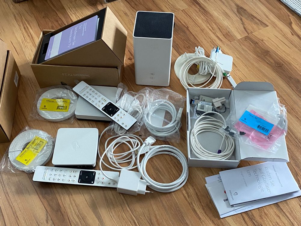 Swisscom Internetbox 2 mit Glasfaserkabel + zwei TV-Box | Kaufen auf ...