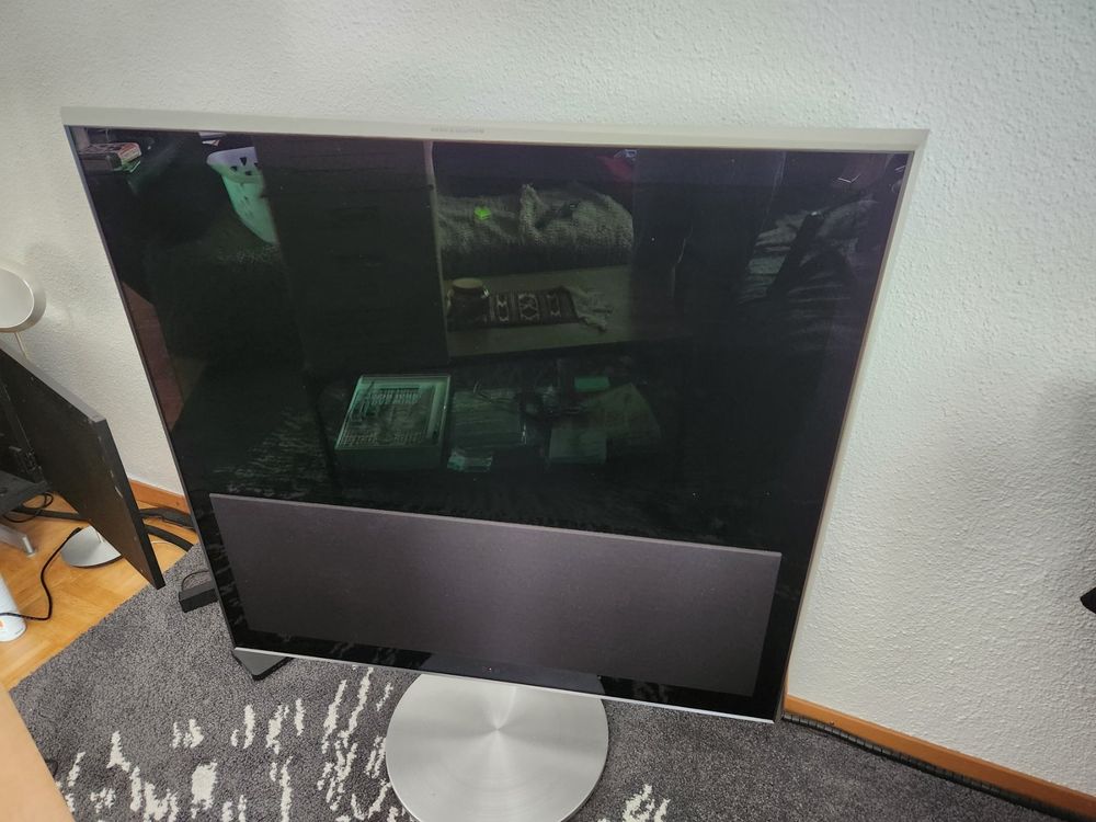BeoVision 10-40" mit manuell drehbarem Standfuss (Gebraucht) in ...