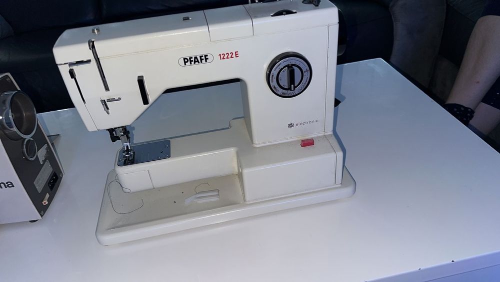 Nähmaschine mit Koffer von PFAFF Modell 1222 E super Zustand | Kaufen auf Ricardo