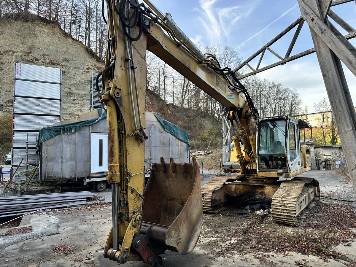 Liebherr Raupen Bagger mit Schaufel (Defekt) in Reinach AG für CHF 3500 ...