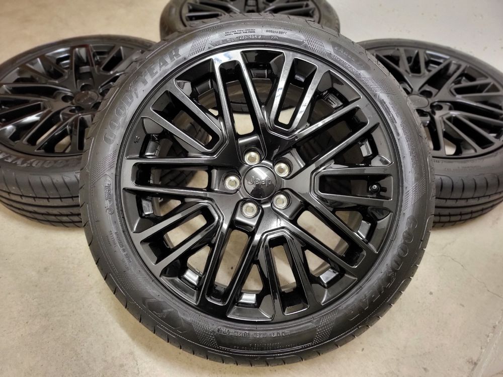 "19Zoll Original JEEP Compass/Renegade 235/45 R19 (Gebraucht) in ...