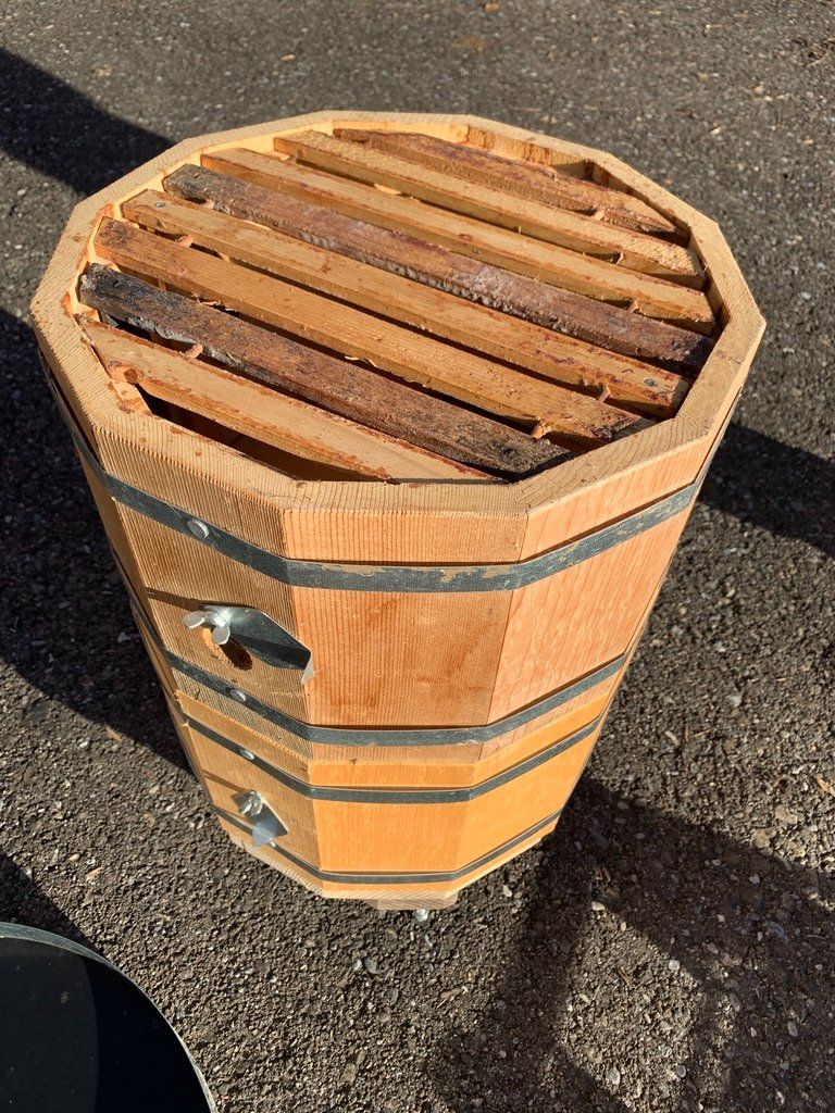 Waldlicht Bienenbeute komplettes Set mit Imker Zubehör (Gebraucht) in ...