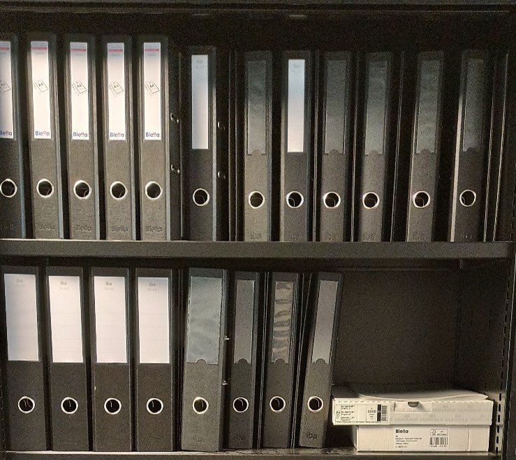 Schwarze Ordner, schmal und breit - neuwertig (Neu (gemäss Beschreibung ...