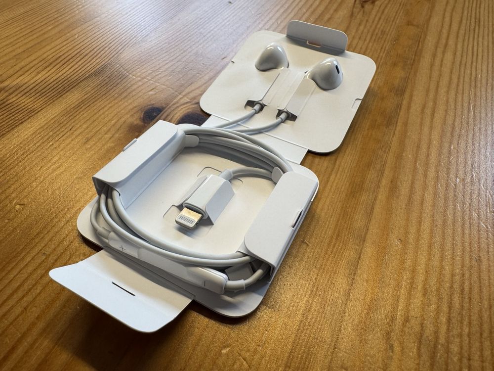 Original Apple EarPods Kopfhörer mit Lightning-Anschluss (Neu und ...