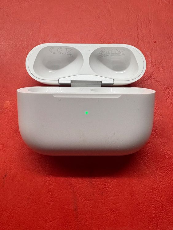 Apple AirPods Pro 2 charging case (A2968). (Gebraucht) in Lausanne für ...