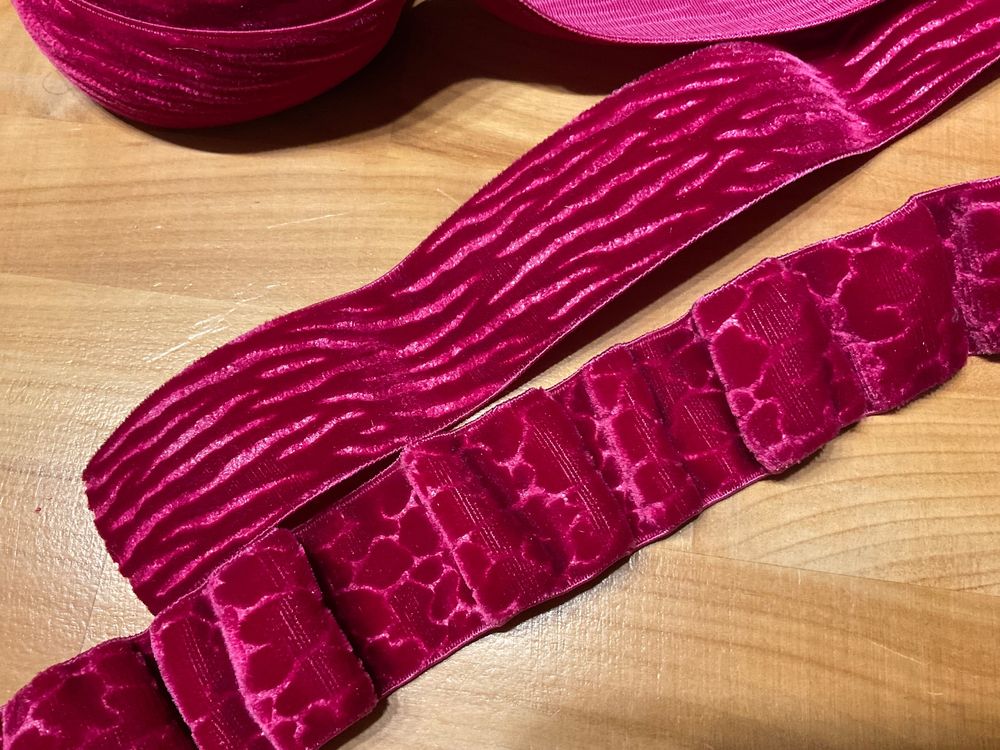 Gummiband / Webband Pink Tierfell Muster je 5 Meter lang (Gebraucht) in ...
