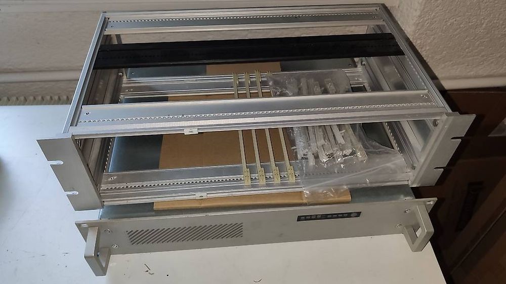 2 Stück 19 Zoll Racks CNC (Gebraucht) in Erlen für CHF 50 – nur Abholung auf Ricardo kaufen