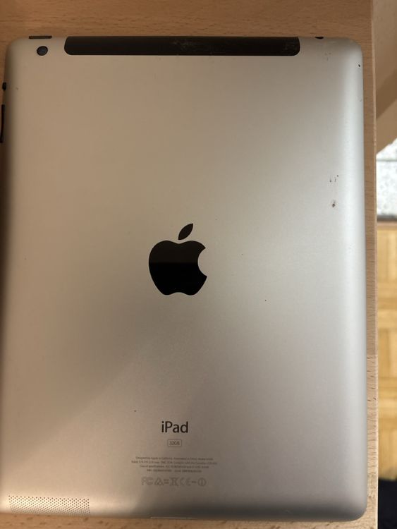 Old ipad with old school charging (Gebraucht) in Zollikon für CHF 1 ...