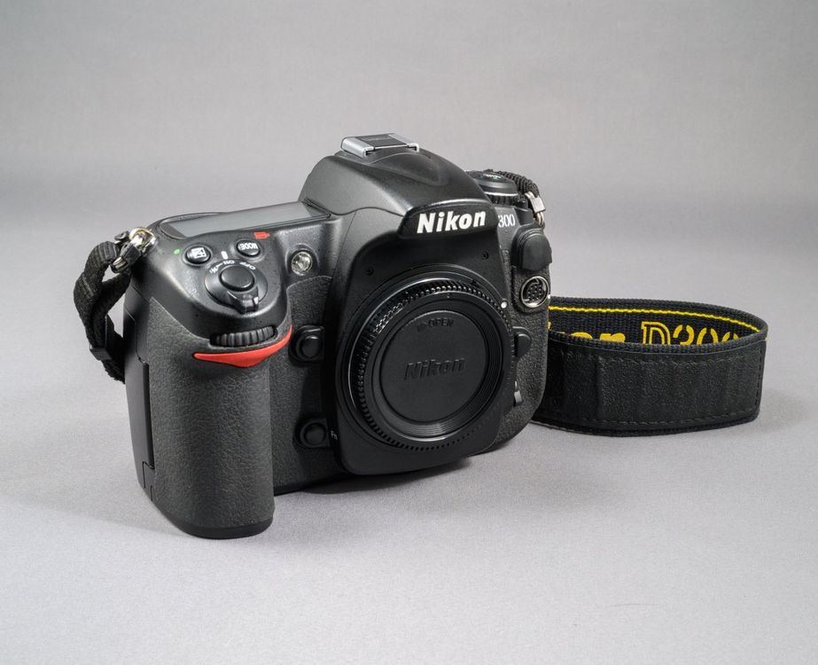 Nikon D300 Body 12MB mit Ladegerät und Akkus (Gebraucht) in Zürich für ...