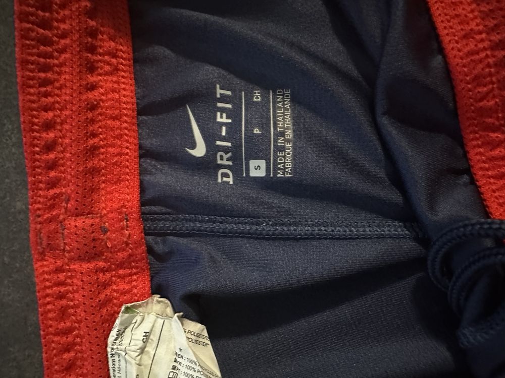 Short du PSG (D'occasion) à Bôle pour CHF 10 – avec livraison | Acheter ...