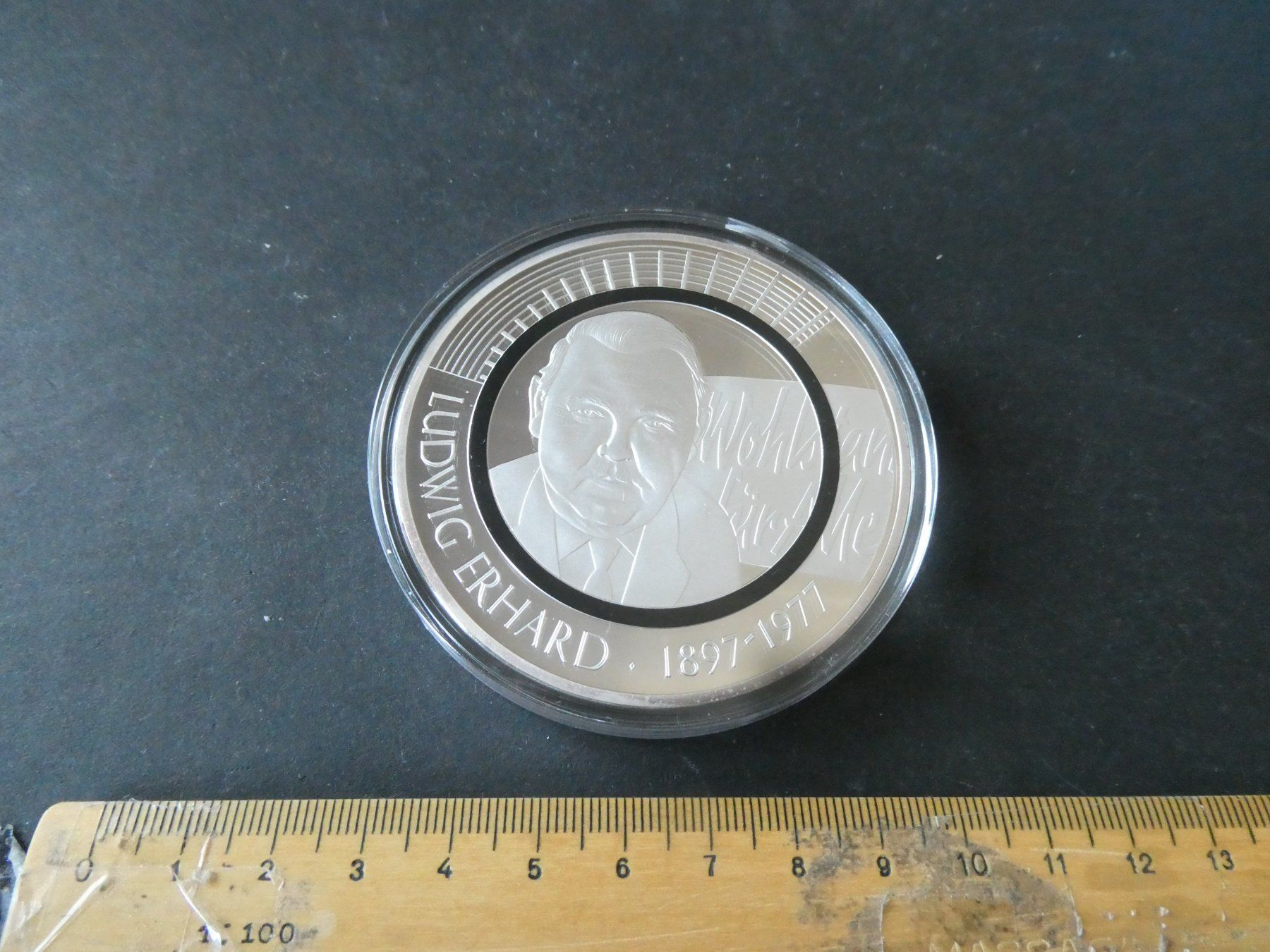 versilberte Medaille 70 mm PP, Ludwig Erhard 1897-1977 (Neu (gemäss ...