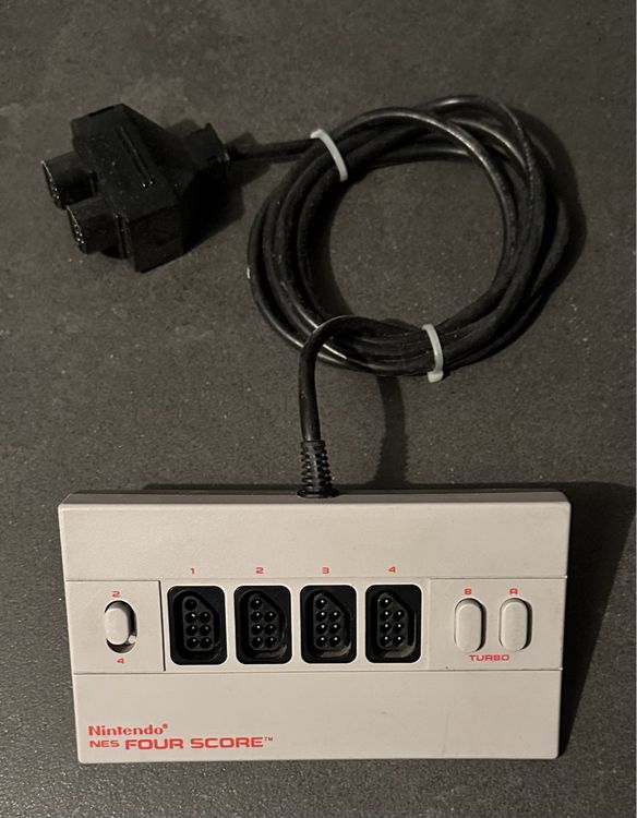 NES Four Score - Multitap für 4 Spieler! 🔥 (Gebraucht) in Kestenholz für CHF 19 – mit Lieferung ...