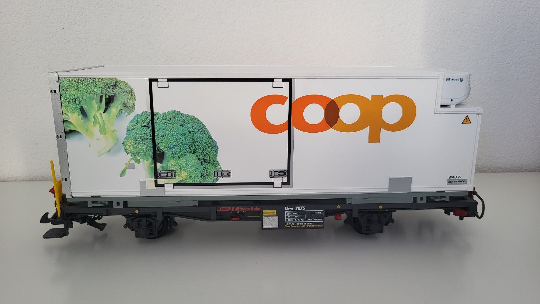 TOP: LGB 45895 RhB Güterwagen mit Coop Container Broccoli (Neu (gemäss ...