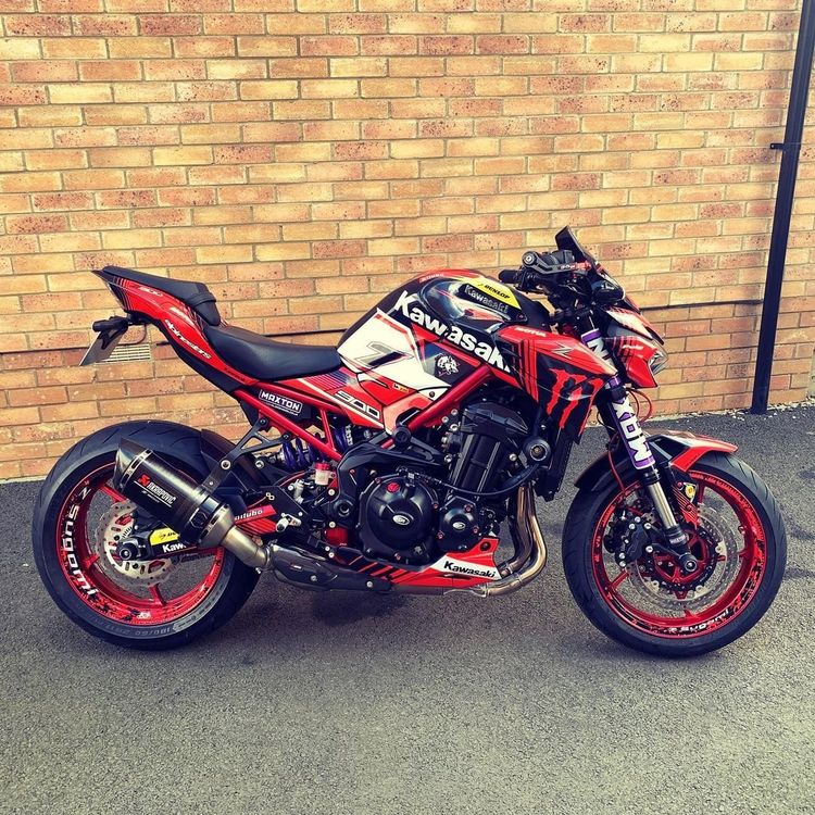 Stilvolle Kawasaki Z900 Dekor Bild