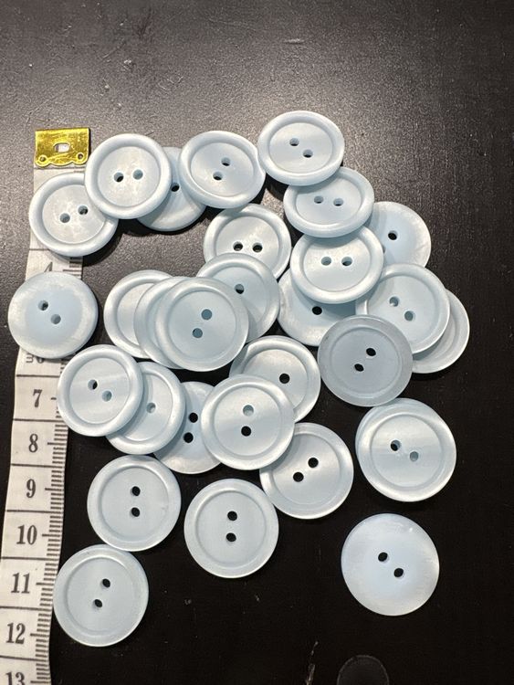 Knöpfe hellblau (Neu (gemäss Beschreibung)) in Anglikon für CHF 6 – mit Lieferung auf Ricardo kaufen