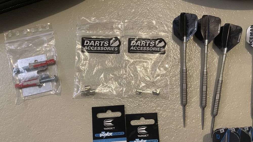 Dart Set Target Aspar, inkl. Board und Zubehör, Neu! (Gebraucht) in ...