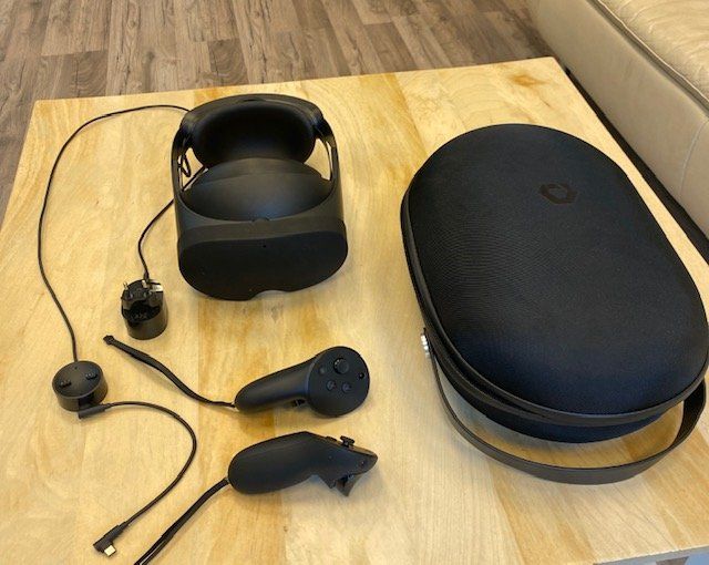 Quest Pro 256 GB mit Touch pro Controllers und Case (Gebraucht) in ...