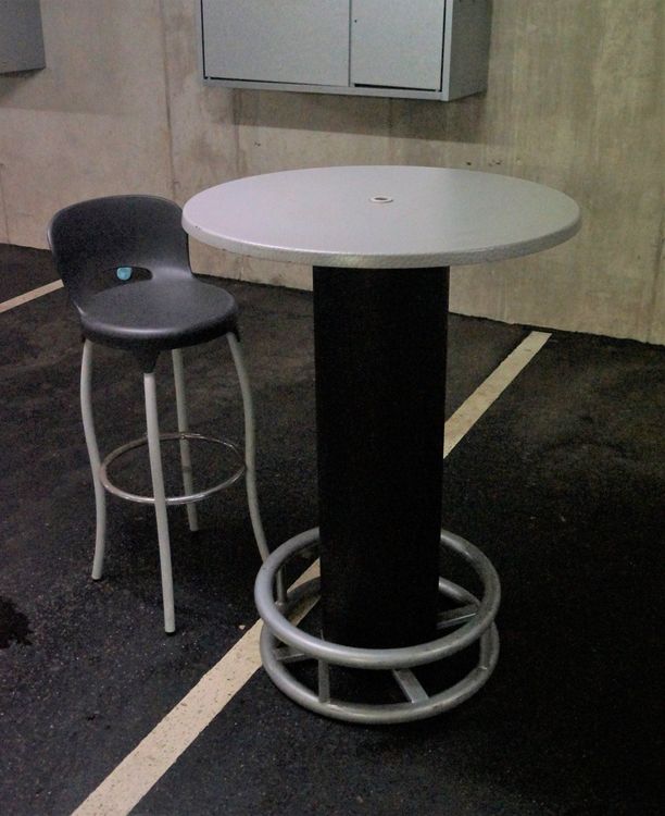 Bistrotisch - Stehtisch mit Hocker | Kaufen auf Ricardo