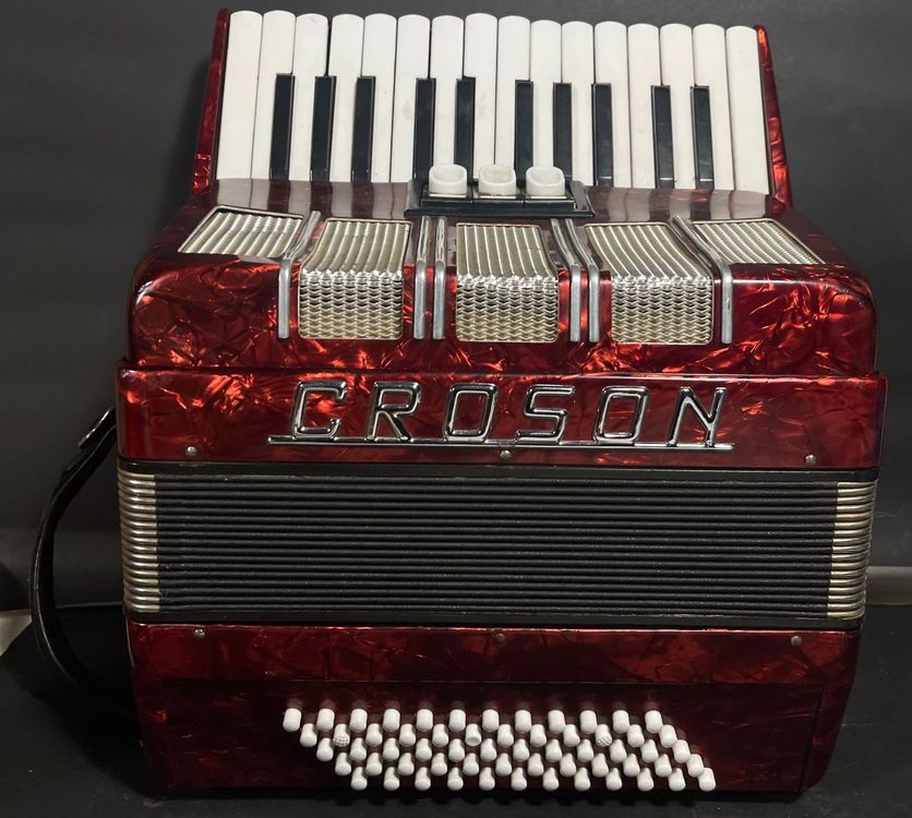 Croson Akkordeon (Gebraucht) in Root für CHF 25 – mit Lieferung auf ...