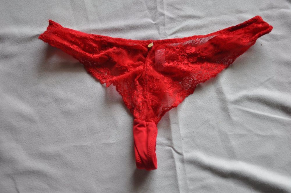 1 string rouge (Gebraucht) in Fully für CHF 1 – mit Lieferung auf ...