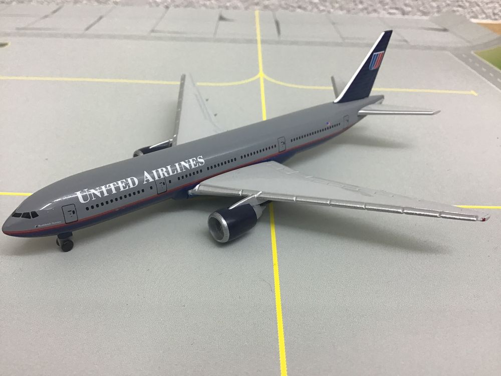 Modellflugzeug Boeing 777 United Airlines 1:500 (Neu (gemäss Beschreibung)) in Männedorf für CHF ...