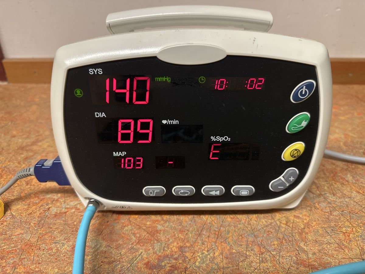 Mediana YM6000 Vital Signs Monitor with Accessories! (Gebraucht) in ...