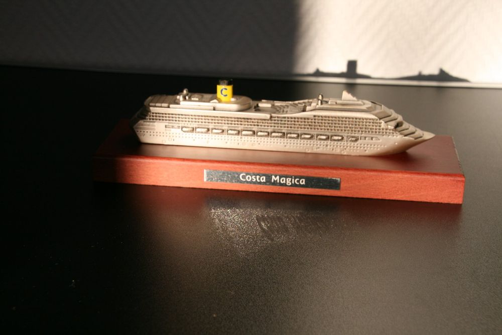 Schiff - Model Costa Magica Metall auf Holzplatte (Gebraucht) in ...