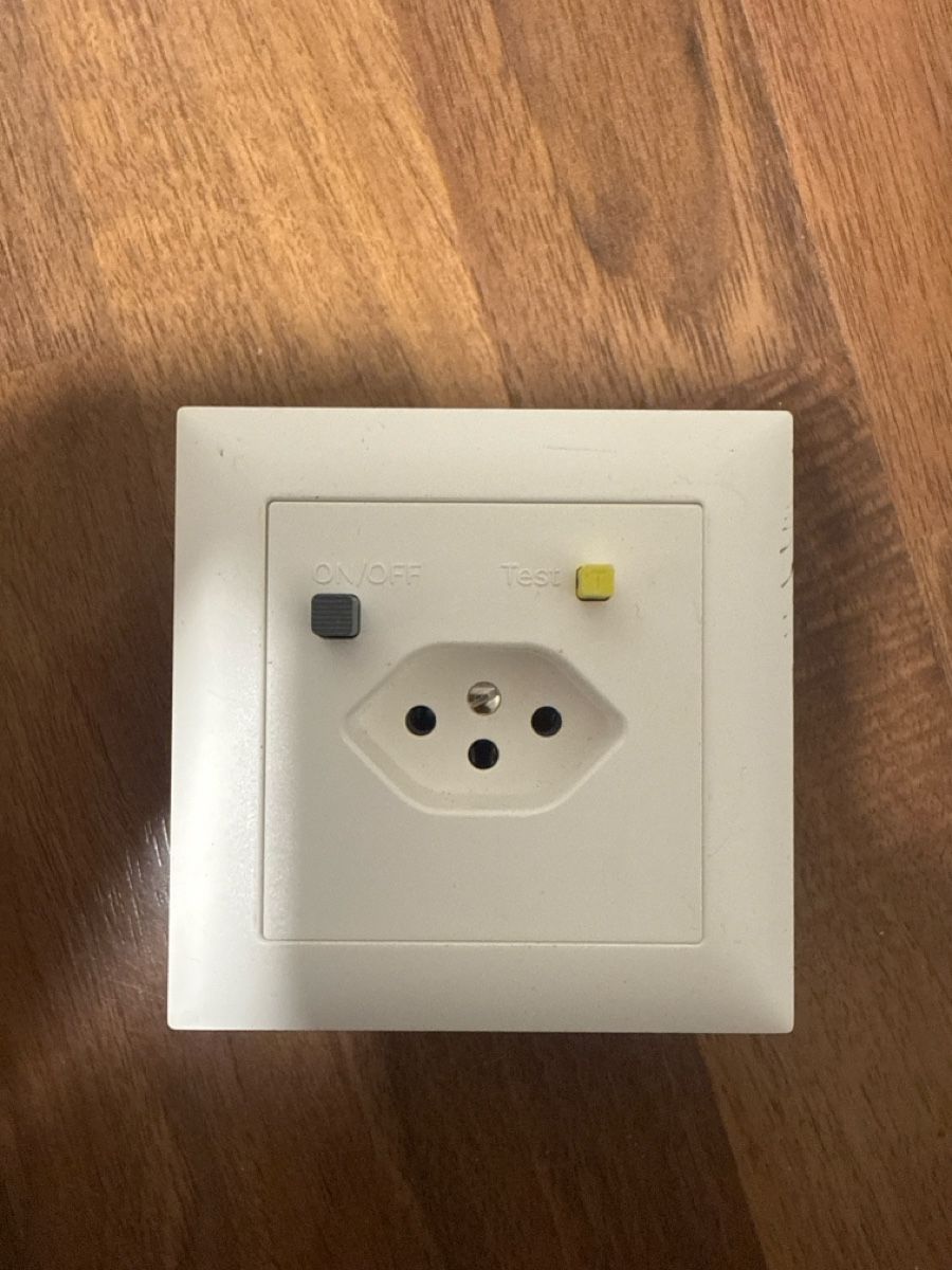 UP-Steckdose EDIZIOdue T13 Fl 30mA FMI, weiss (Gebraucht) in Cham für ...