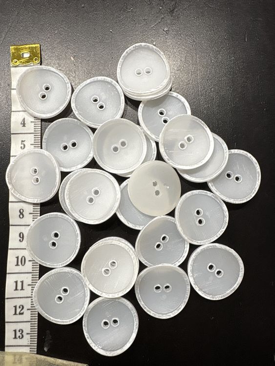 Knöpfe weiss (Neu (gemäss Beschreibung)) in Anglikon für CHF 1 – mit Lieferung auf Ricardo kaufen