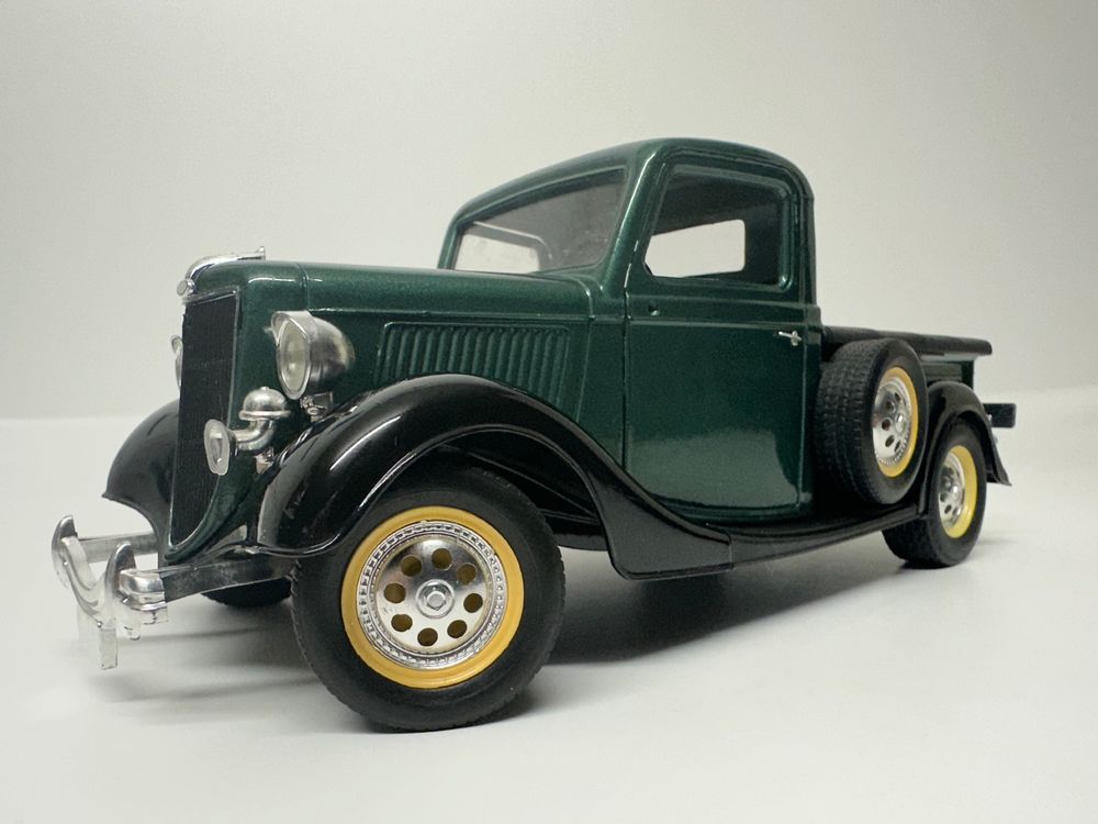 1936 Ford V8 Pickup 1:18, grün-schwarz, Solido (Gebraucht) in Strengelbach für CHF 29 – mit ...