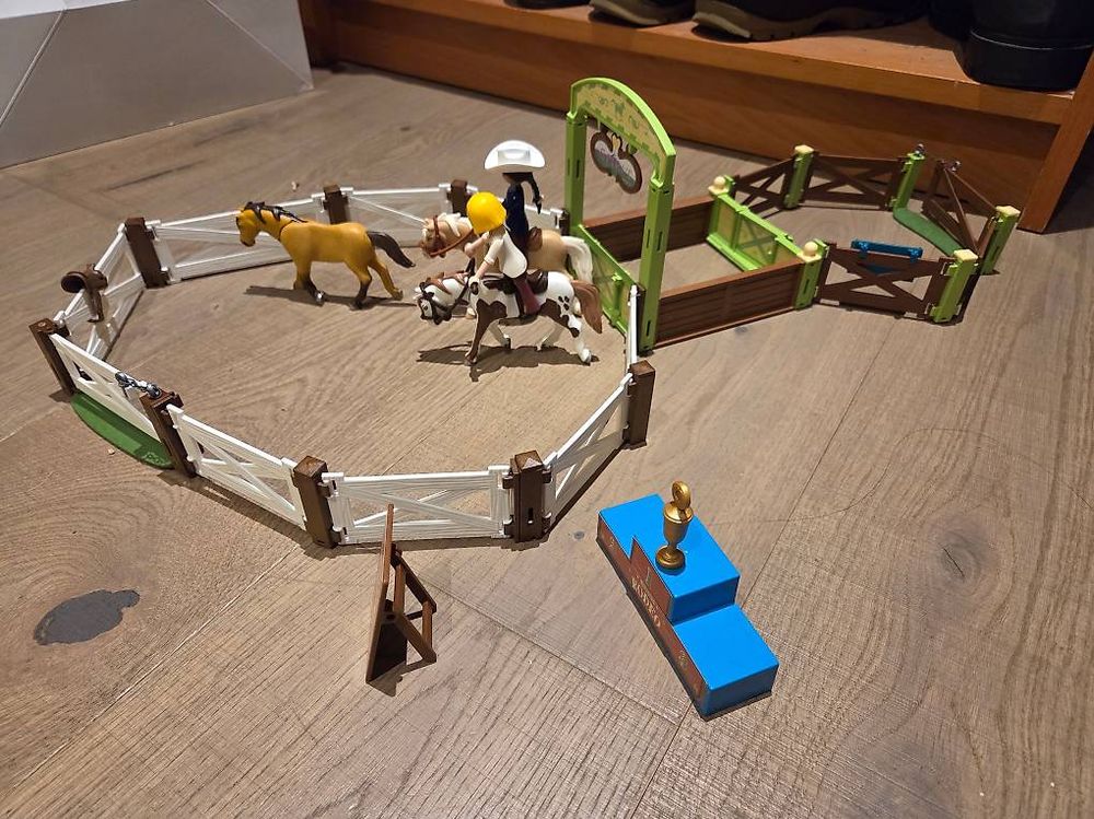 playmobil Spirit Pferdebox (Gebraucht) in Rieden SG für CHF 20 – nur Abholung auf Ricardo kaufen