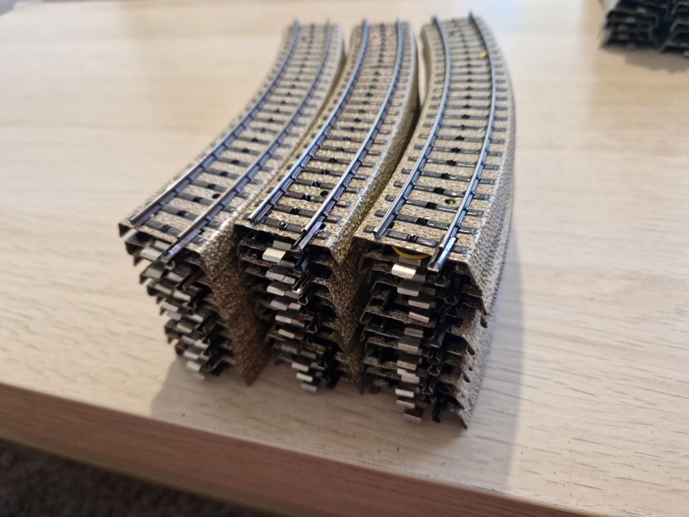 Märklin 30 x 5100 gebogenes gleis M H0 (Gebraucht) in St-Aubin-Sauges für CHF 19 – mit Lieferung ...