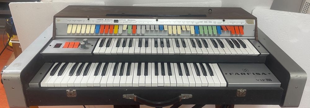 Orgel Farfisa VIP 255 defekt (Defekt) in Dänikon ZH für CHF 1 – nur ...