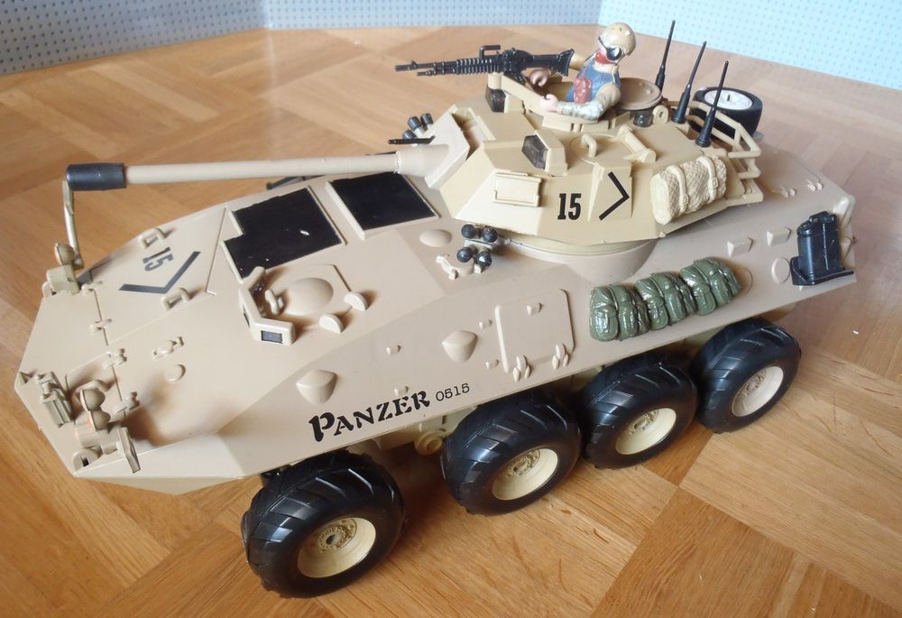 LAV-25 MOWAG Piranha Radpanzer 1:16 RC-Modell m.Wasserkanone (Defekt ...