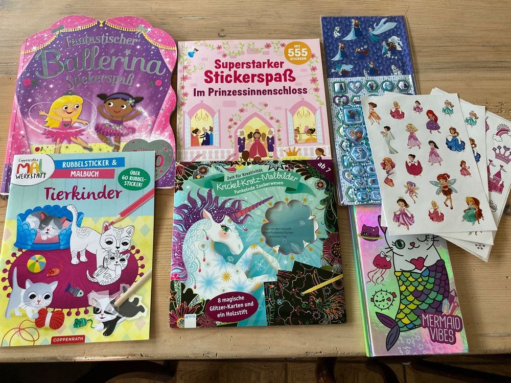 Mädchen Sticker Malbücher (Gebraucht) in Dietlikon für CHF 8 – mit ...