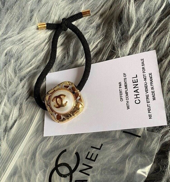 CHANEL Haargummi VIP Present. | Kaufen auf Ricardo