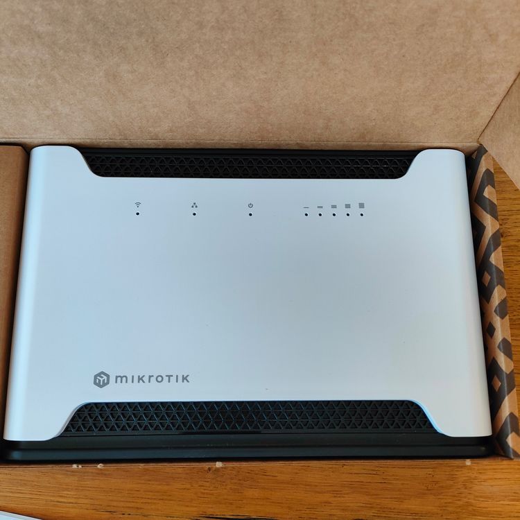 MikroTik Chateau LTE12 router LTE ARM 32bit Routeros - NEUE (Neu und originalverpackt) in ...