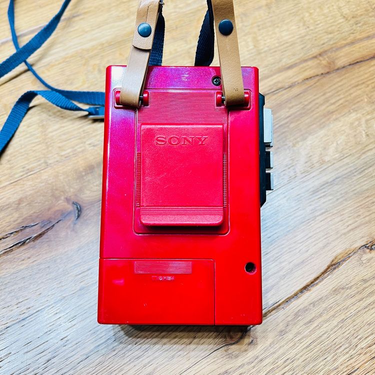 Sony Walkman WM-4 in rot (Defekt) in Vorderthal für CHF 190 – mit ...