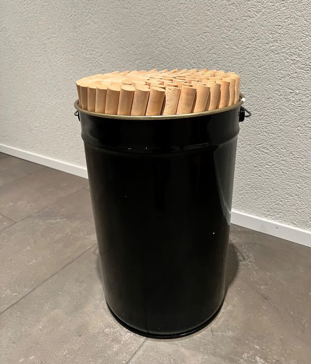 Industrial Design- Origineller Hocker Metall mit Holz Fläche | Kaufen ...