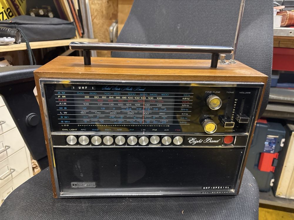 Radio Vintage Eight Band -📻 (Gebraucht) in basel für CHF 95 – nur ...