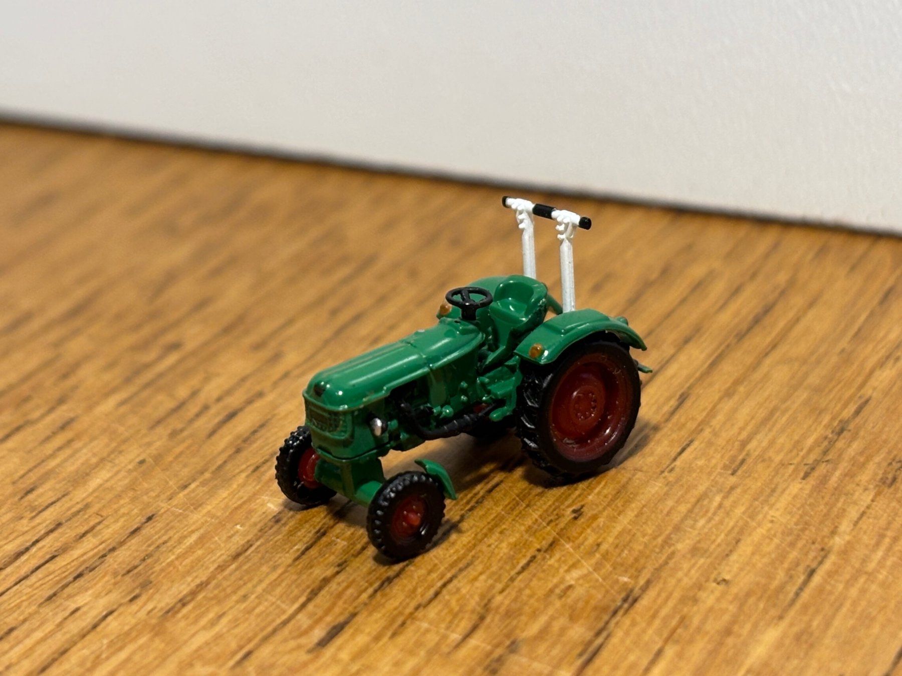 L1272: kleiner Traktor (Spur N) (Gebraucht) in Birsfelden für CHF 8 ...
