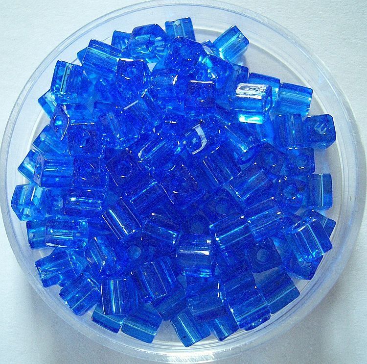 Glaswürfeli Azurblau 4 mm (Neu und originalverpackt) in Gunzwil für CHF 2 – mit Lieferung auf ...